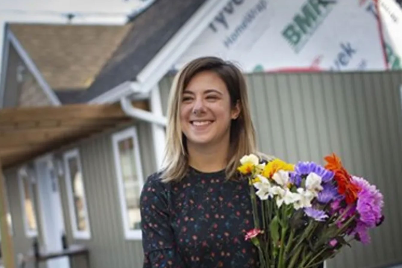 Windsor Star - Tiny house built off alley unveiled in downtown ...